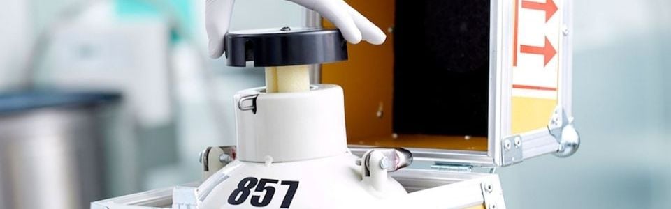 Which shipping container should I choose for delivery of donor sperm?